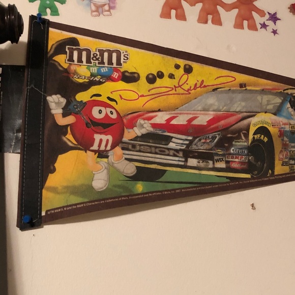 M&M'S | Wall Decor | Mms Racing Wall Pennant With Red And Green ...